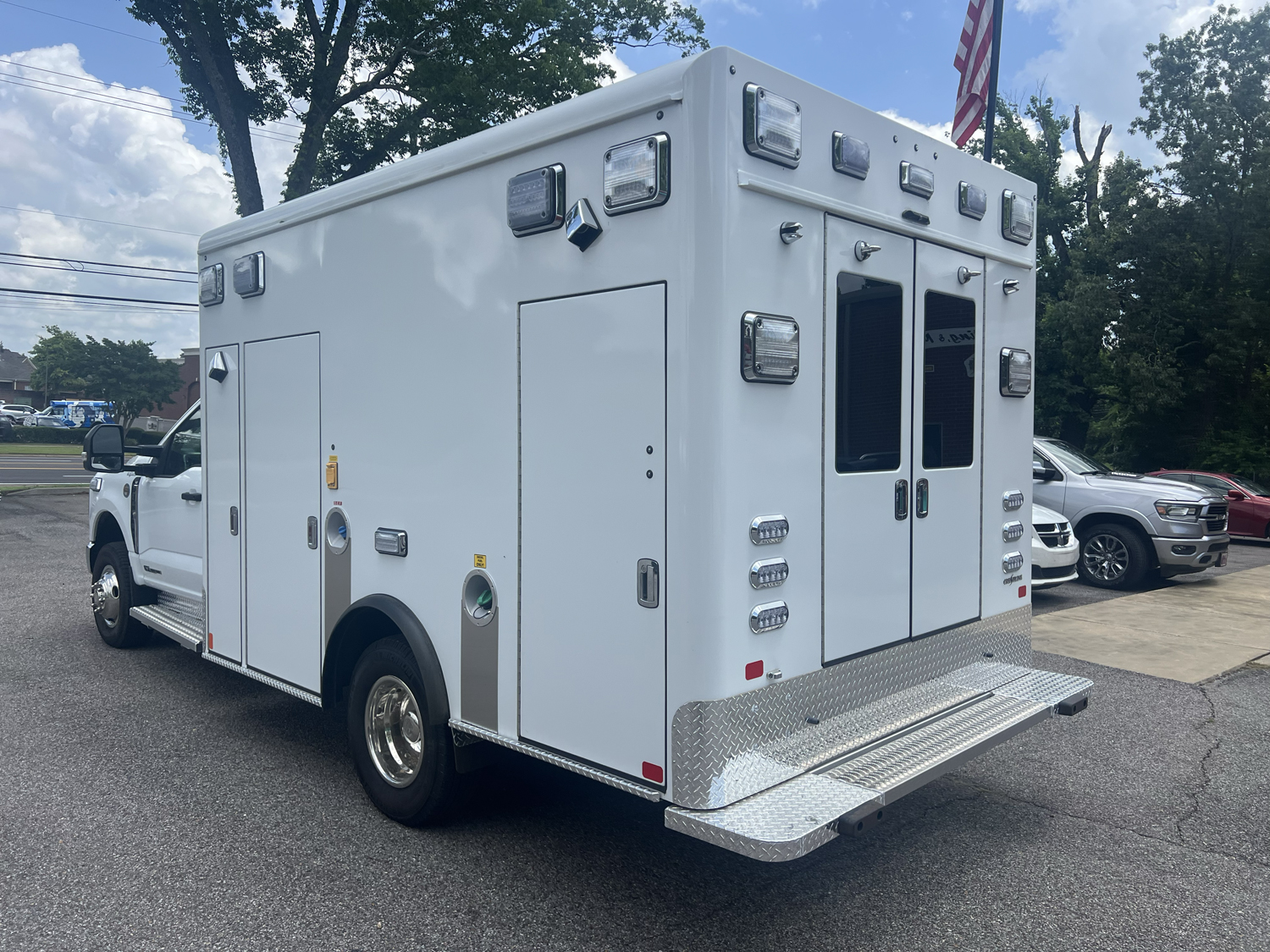 Crestline CCL150 Type I Ambulance - Emergency Equipment - EEP